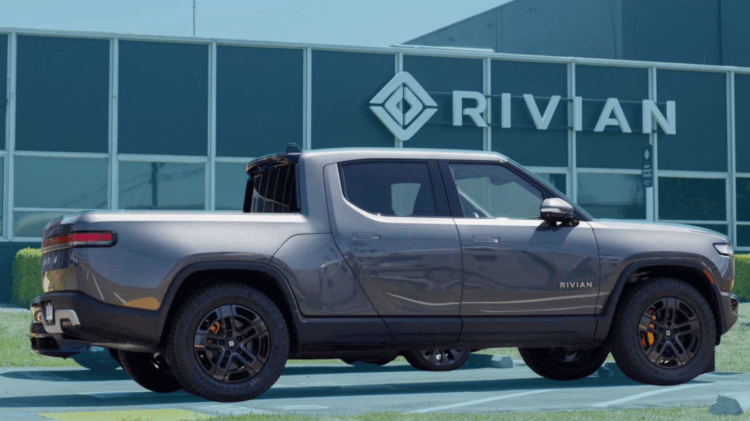 Rivian and Lucid direct sales model legal in Illinois, judge rules