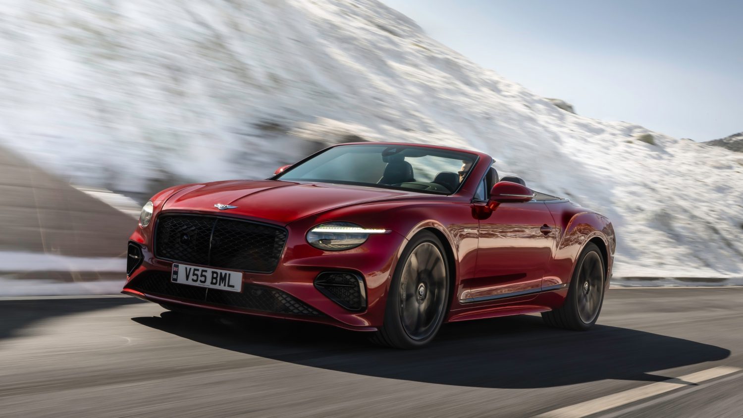 Bentley sees revenue dip but bets on luxury buyers to drive growth