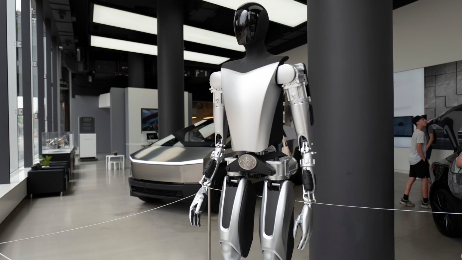 Tesla executive behind '$25 trillion' Optimus humanoid robot resigns