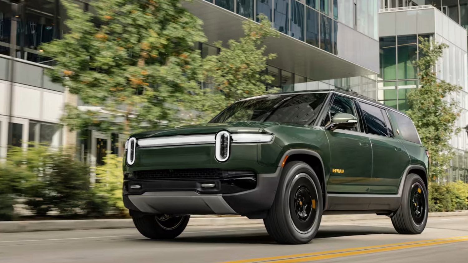 Rivian extends summer lease deals on R1S and R1T EVs